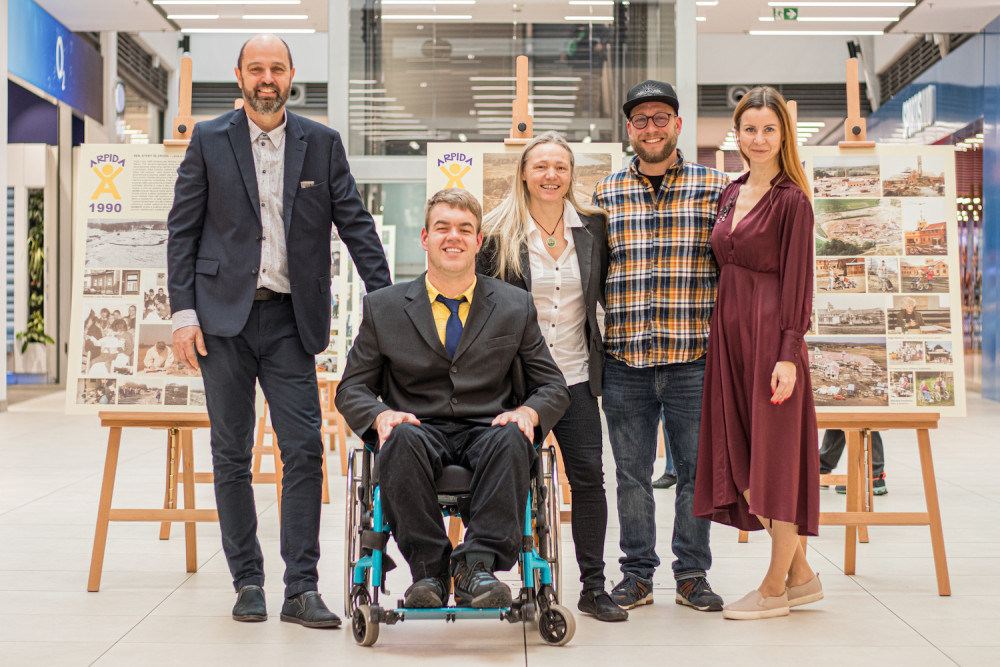 Arpida slaví 30 let. Připomíná si je výstavou v IGY Centru | Společnost ...