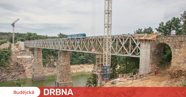 Stavba železničního mostu přes Orlík za 543 milionů korun skončí v příštím roce