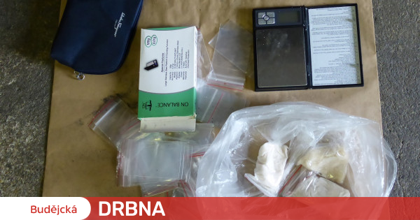 Policie zatkla dealera pervitinu. Drogu míchal s kloubní výživou
