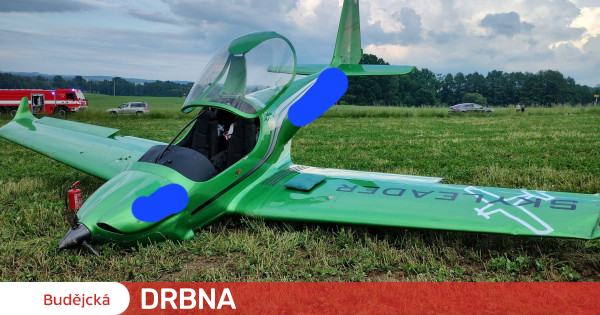 Další nehoda letadla. Zraněný pilot skončil v nemocnici