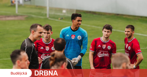 Musí se hrát, říkal nám rozhodčí. Brankář Dynama Andrew popisuje utkání s Admirou