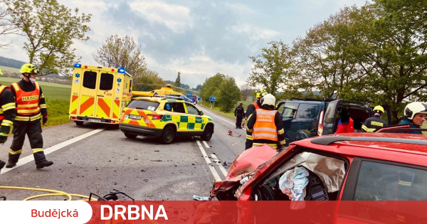 Na Strakonicku se srazilo šest aut. Záchranáři ošetřovali pět zraněných