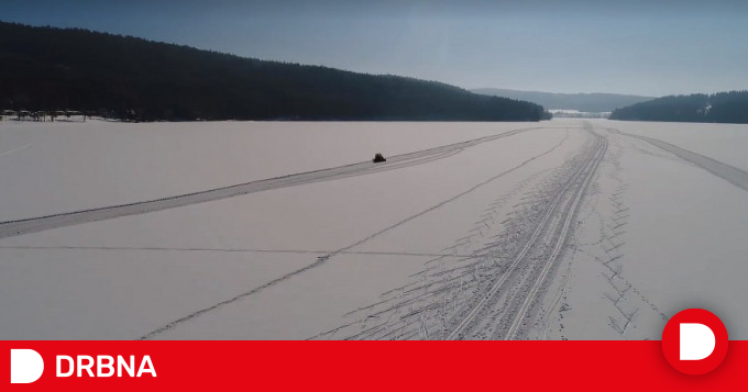 Řidiči hazardují na lipenské přehradě. Cestu mezi Horní Planou a Bližší ...