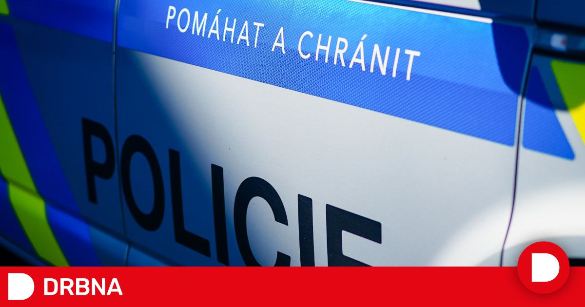 Nezletilí chlapci vzali auto a bourali s ním. Pro jednoho letěl vrtulník