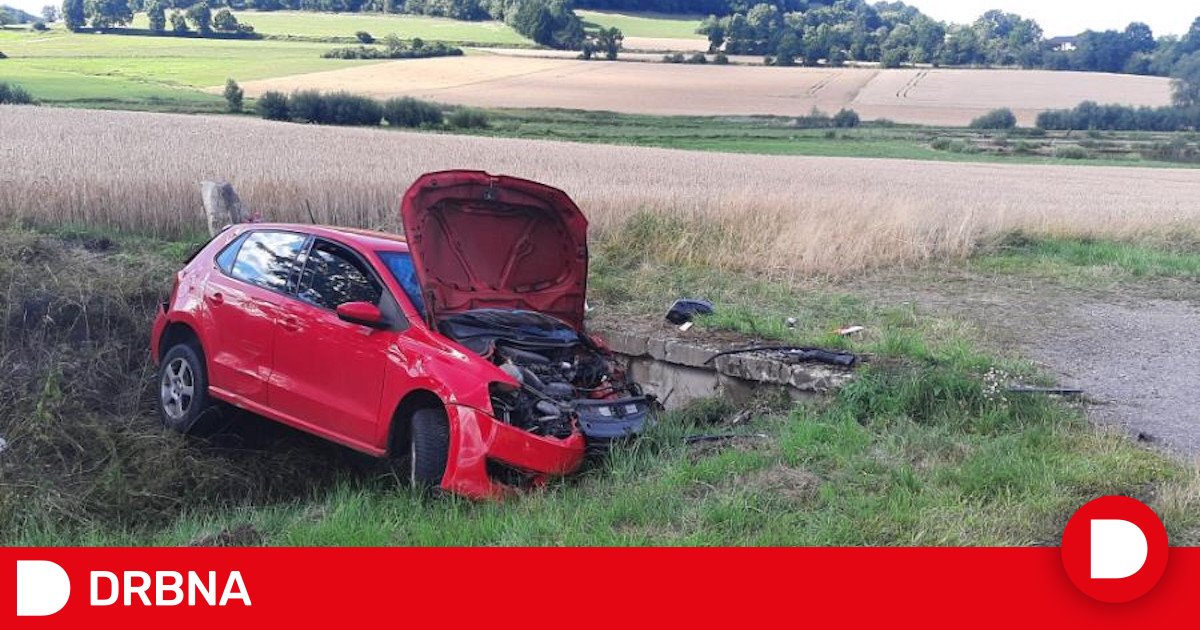 U Vitějovic havarovalo osobní auto. Řidička zemřela