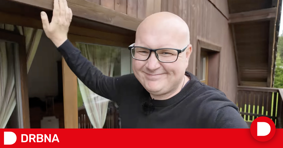 Pan Plešatý navštívil šumavský penzion z Ano, šéfe. Burger i snídani si ...