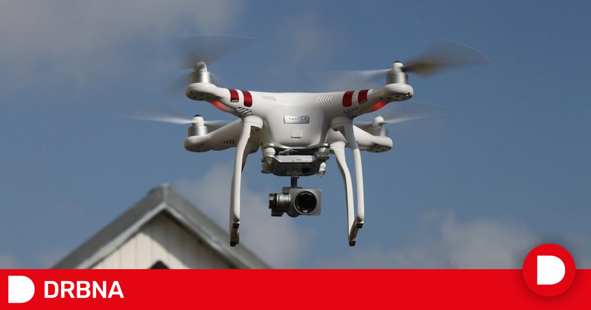 Tajemný dron špehuje v noci u domů a straší obyvatele Budějovic