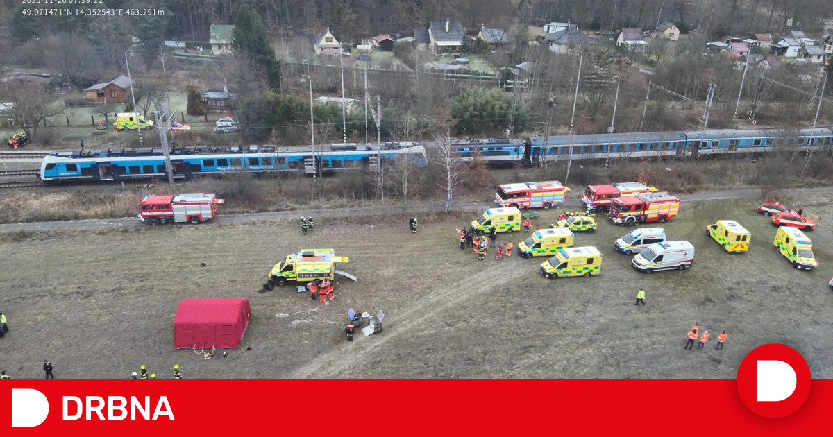 Vlak nejspíš projel návěstidlo stůj. Trať, kde se vlaky srazily, nemá ...