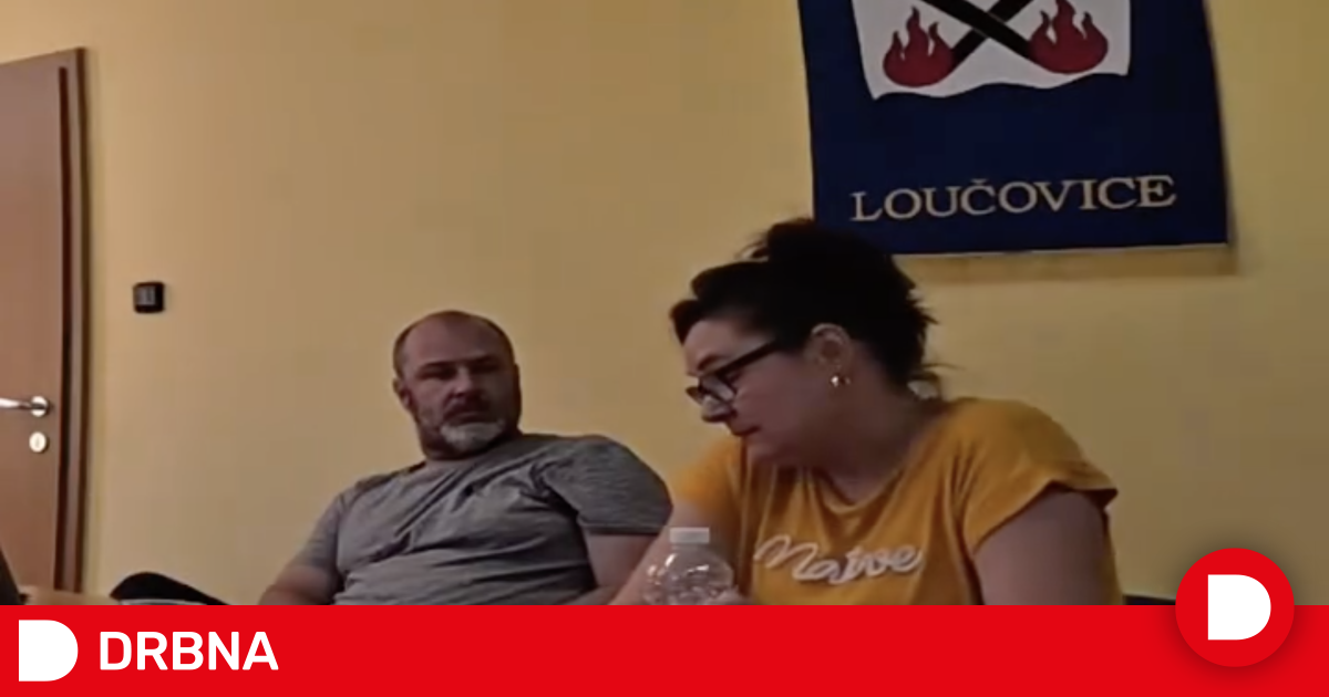Loučovice počítali s prodejem pozemků za miliony, teď žije obec z „ruky ...